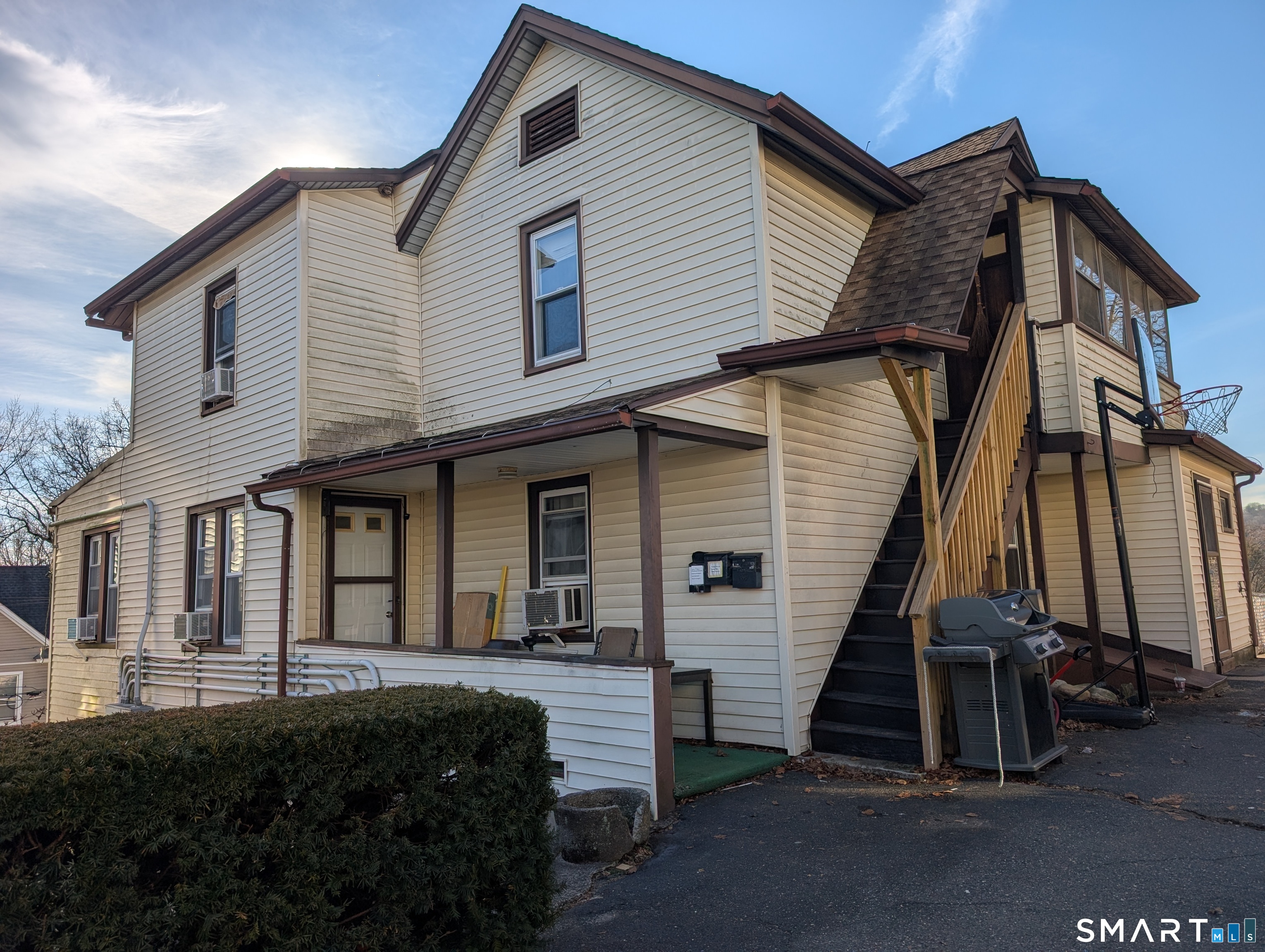 48 Anderson St, Naugatuck, CT 06770 | MLS# 24149082 | Houzeo